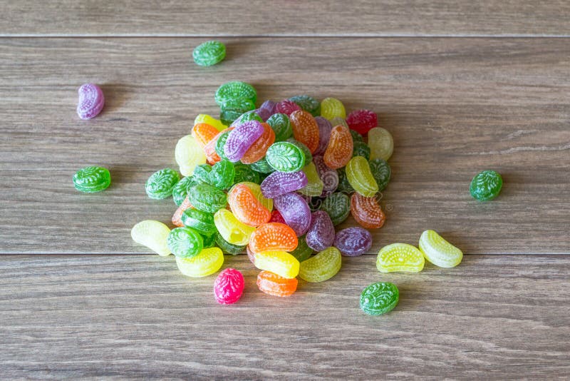 Doces coloridos dos doces imagem de stock. Imagem de lanche - 98090755