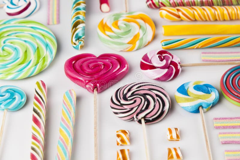 Doces Da Goma Colorida E Pirulitos E Bolas De Goma Doces Imagem de ...