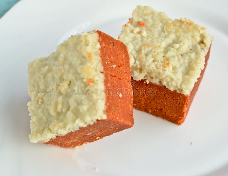 Doces Indianos - Barfi Do Coco Foto de Stock - Imagem de quadrados ...