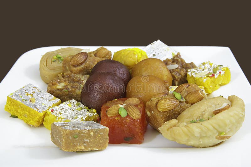 Doces indianos coloridos imagem de stock. Imagem de favorito - 31090491