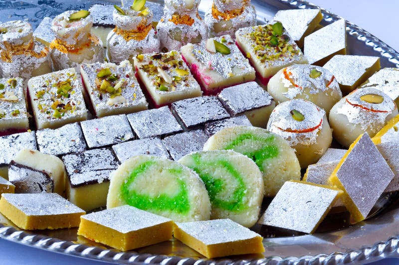 Doces indianos - Mithai foto de stock. Imagem de felicidade - 27649730