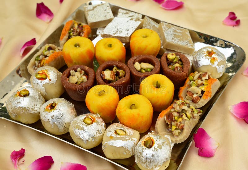 Doces Indianos - Mithai imagem de stock. Imagem de banquete - 2101323