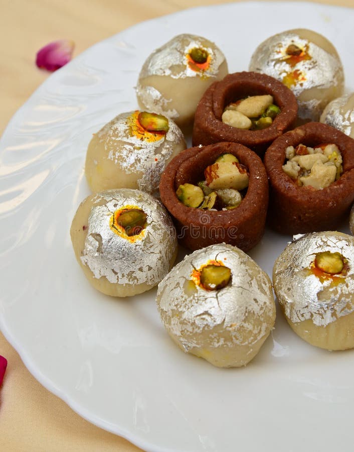 6,004 Fotos de Stock de Doces Indianos Mithai - Fotos de Stock ...
