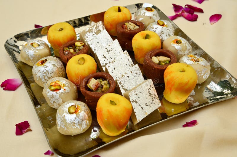 Doces indianos - Mithai imagem de stock. Imagem de animadora - 35016925
