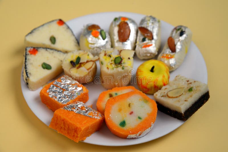 Doces Indianos Para Comemorar Cada Momento Alegre Foto de Stock ...