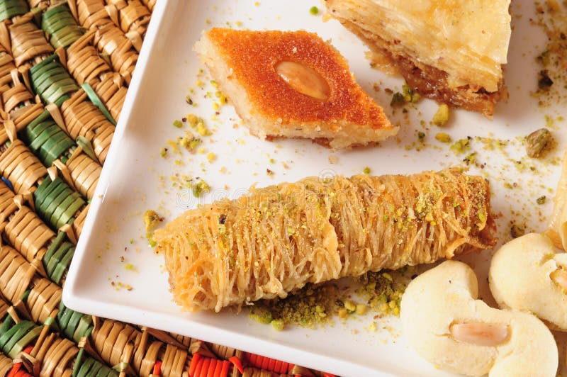 Doces libaneses. foto de stock. Imagem de lanche, cozido - 12714630