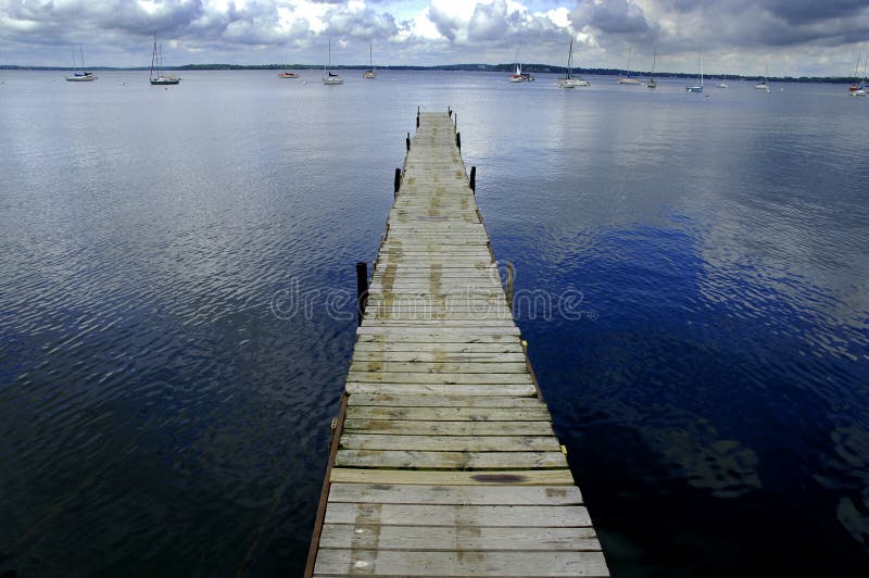 Dock Floating in Lake Water Stock Image - Image of clouds, walkway: 2681795