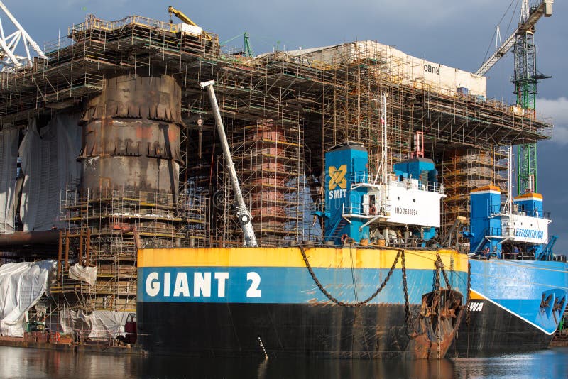 Docking Oil Rig at the Gdansk Shipyard Under Construction Editorial ...