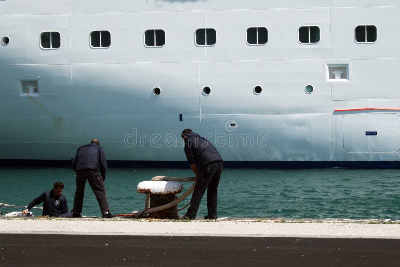 Docking a ship editorial photography. Image of europe - 25242297