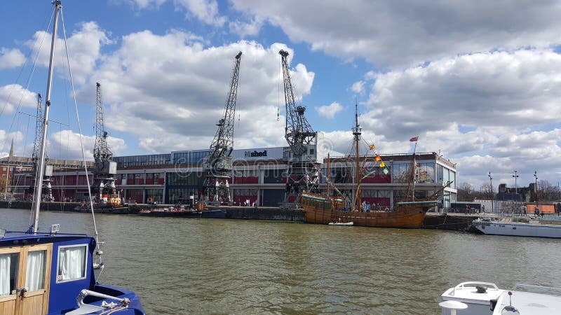 Dockyard Cranes editorial photography. Image of docks - 71466692