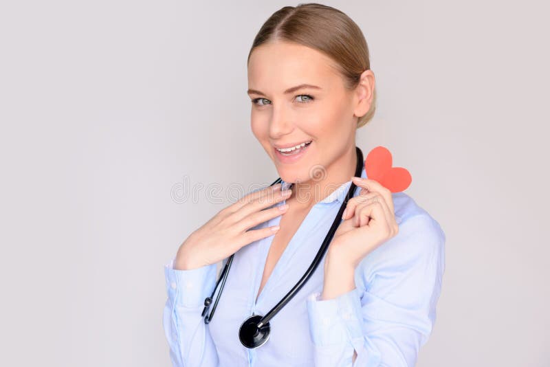 Docteur Heureux De Cardiologue Photo stock - Image du femelle ...