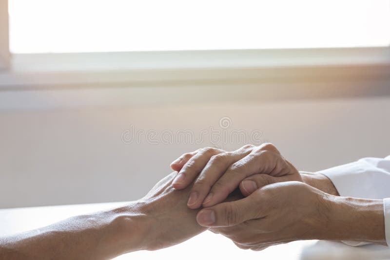 Soignez Tenir La Main Patiente Avec La Compassion Et Le Confort Image ...