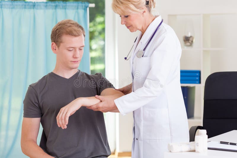 Doctor Diagnosing Broken Arm Stock Image - Image of fracture, medical ...