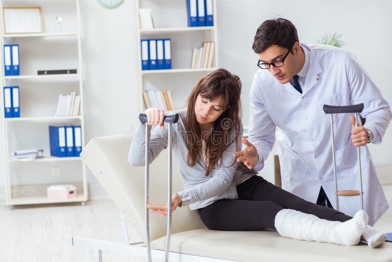 The Doctor Examining Patient with Broken Leg Stock Image - Image of ...