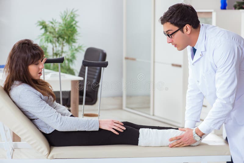The Doctor Examining Patient with Broken Leg Stock Image - Image of ...