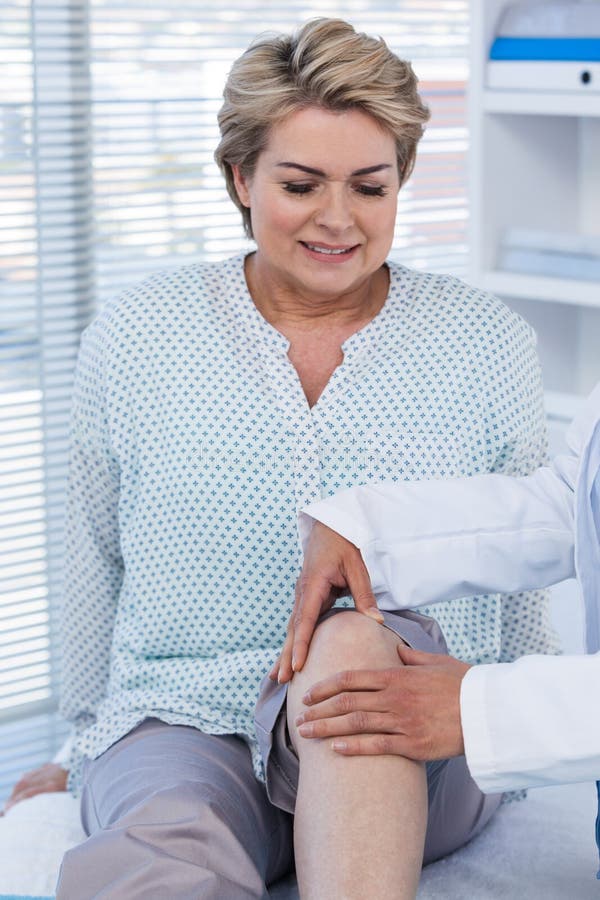 Doctor Examining Patient Knee Stock Image - Image of healthy, knee ...