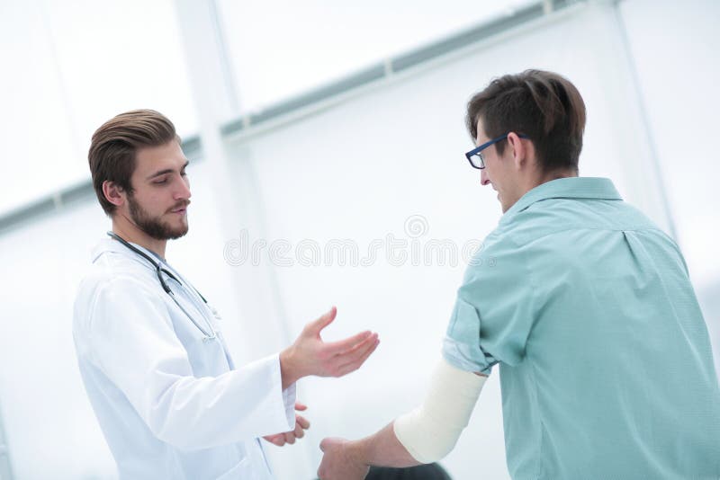 Doctor Explaining a Patient Stock Image - Image of discussion, friendly ...