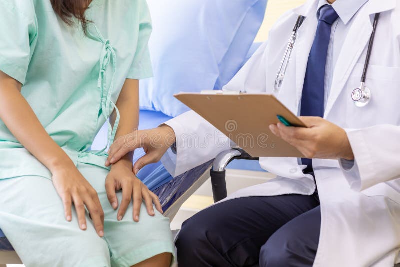 Doctor Explaining Treatment Stock Image - Image of female, care: 131284629