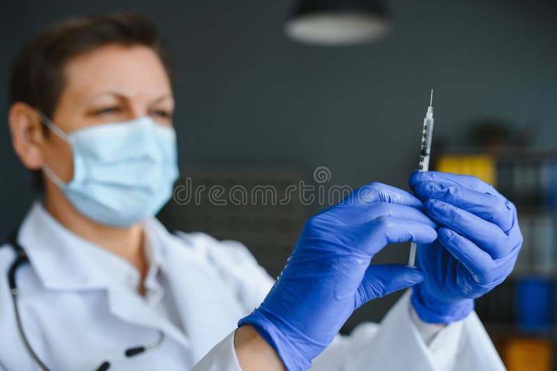 Doctor with Medical Syringe in Hands, Getting Ready for Injection Stock ...