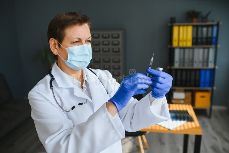 Doctor with Medical Syringe in Hands, Getting Ready for Injection Stock ...