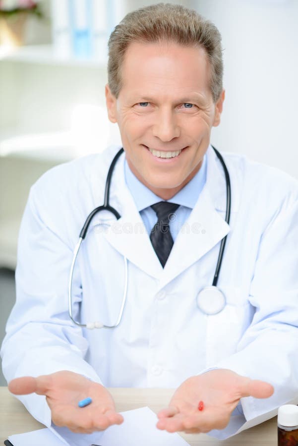 Doctor Profesional Implicado En Trabajo Imagen de archivo - Imagen de ...