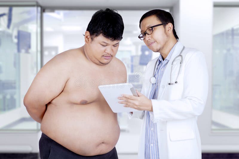 Doctor Que Da El Resultado De Tratamiento Foto de archivo - Imagen de ...