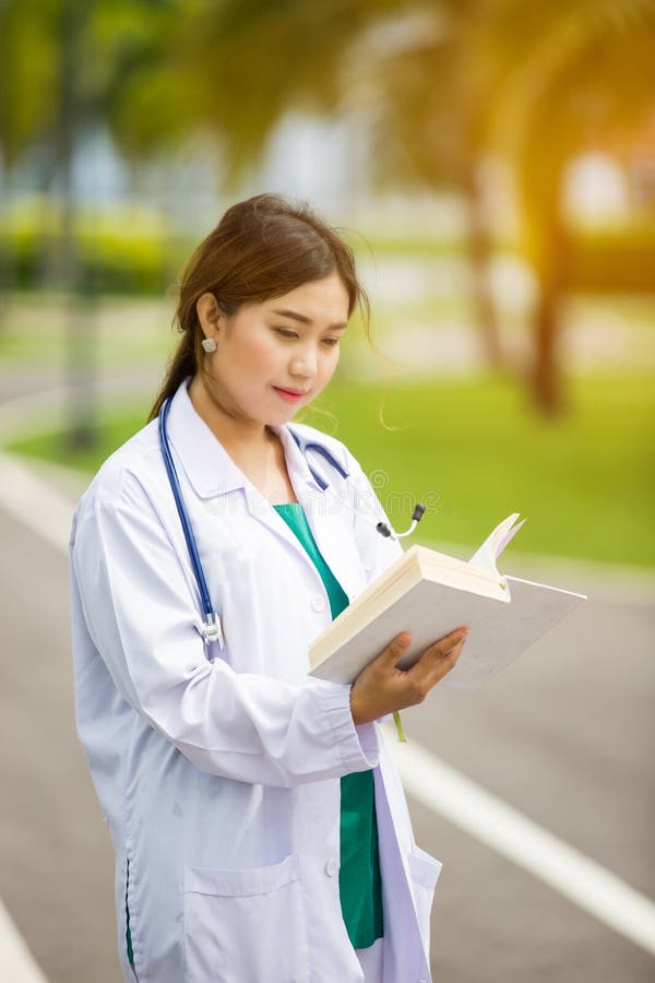 Doctor reading book stock image. Image of smile, hospital - 76334233