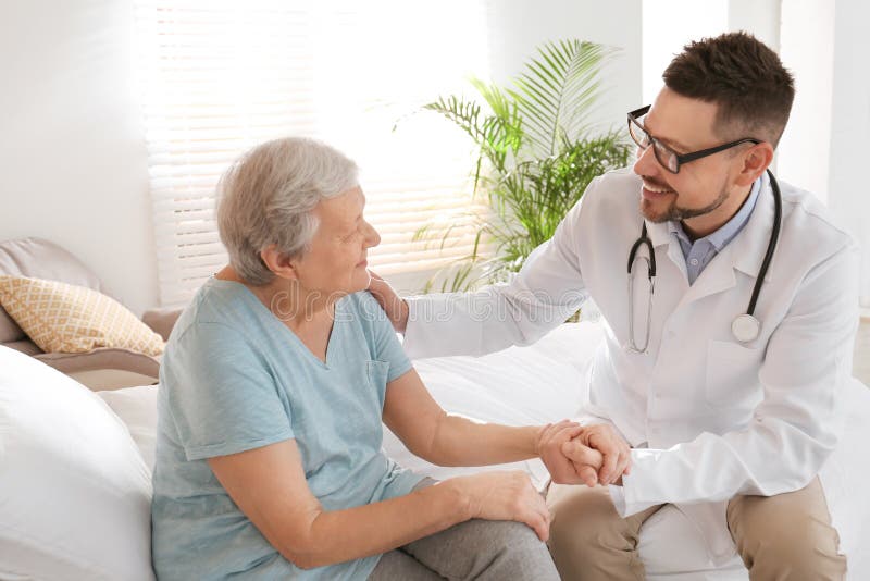 Doctor Visiting Senior Patient in Hospital Stock Image - Image of ...