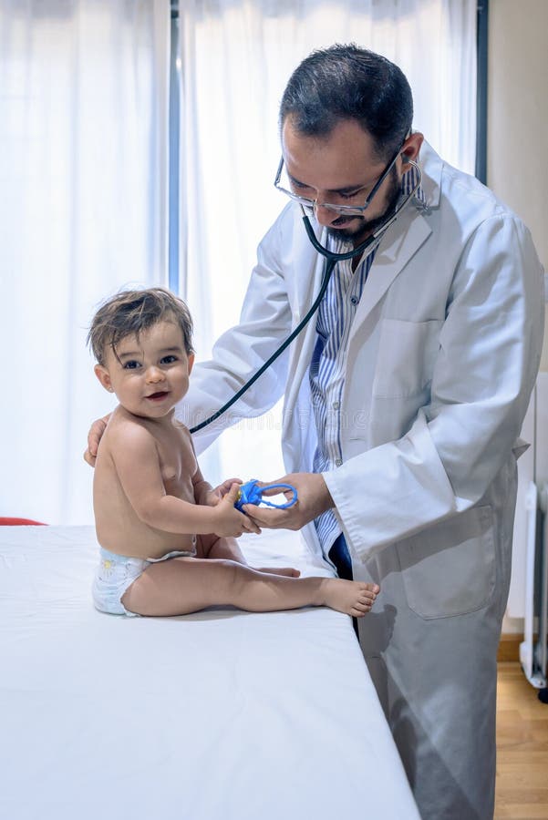 Doctor watching a baby stock image. Image of check, medicine - 159942711