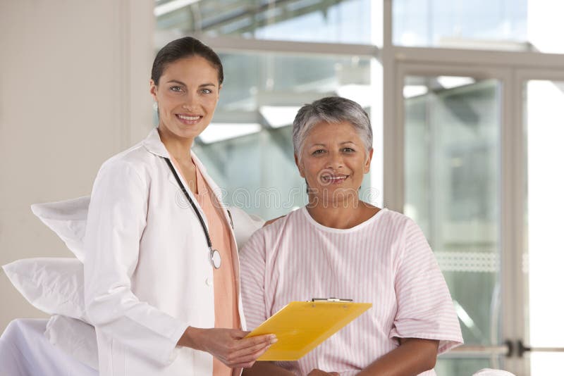 Doctor y paciente foto de archivo. Imagen de cirujano - 10475370