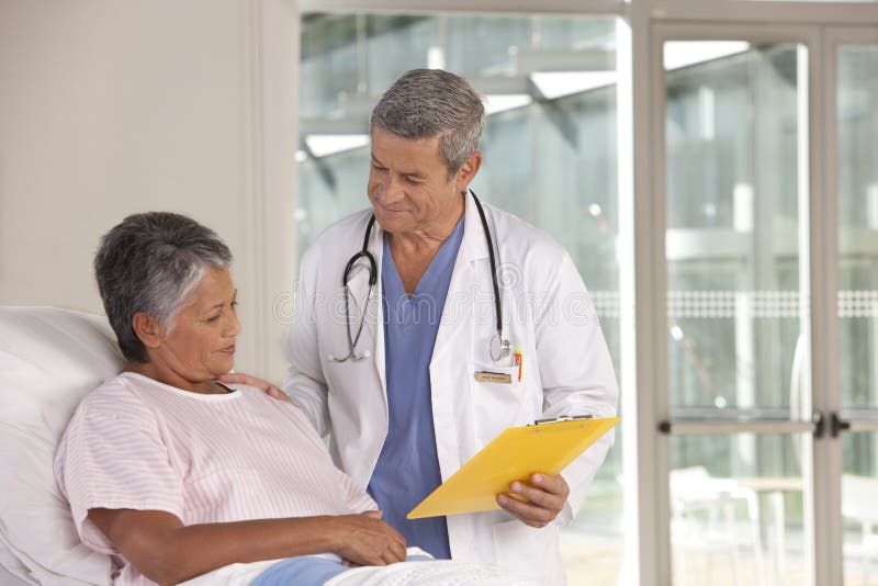 Doctor y paciente imagen de archivo. Imagen de médico - 10475507