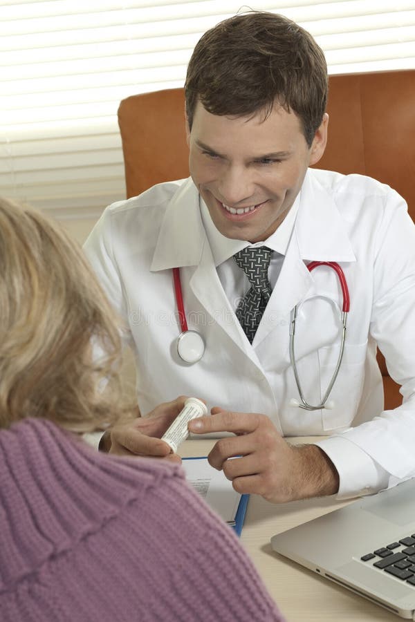 Doctor y paciente foto de archivo. Imagen de hembra, paciente - 14948884