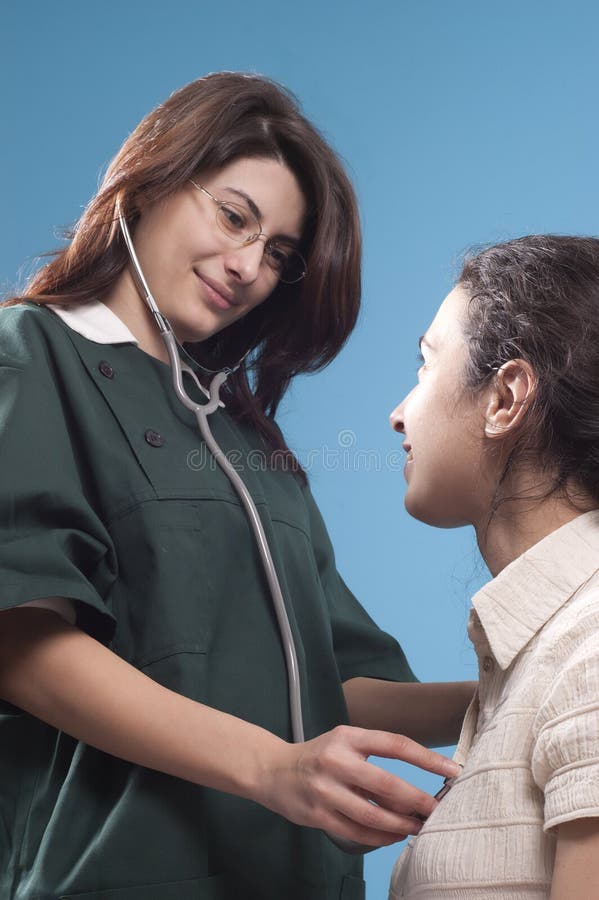 Doctor y paciente foto de archivo. Imagen de ayudante - 21710286