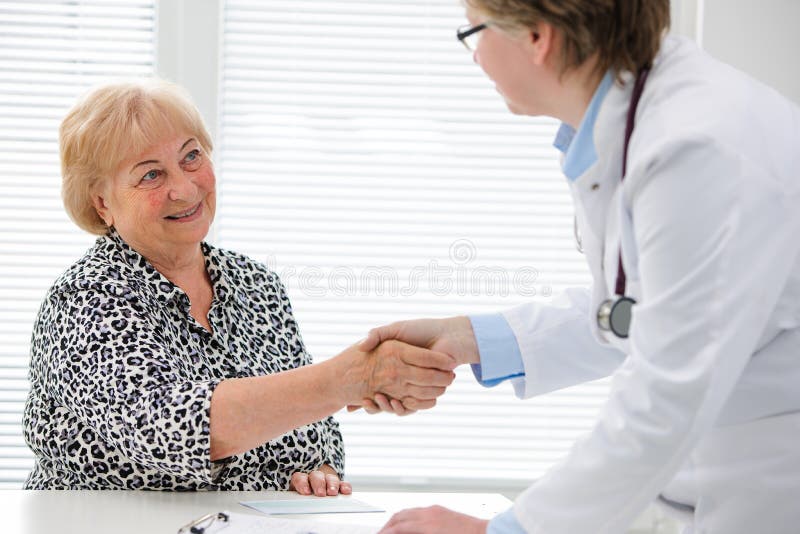 Doctor y paciente foto de archivo. Imagen de medicina - 74653760