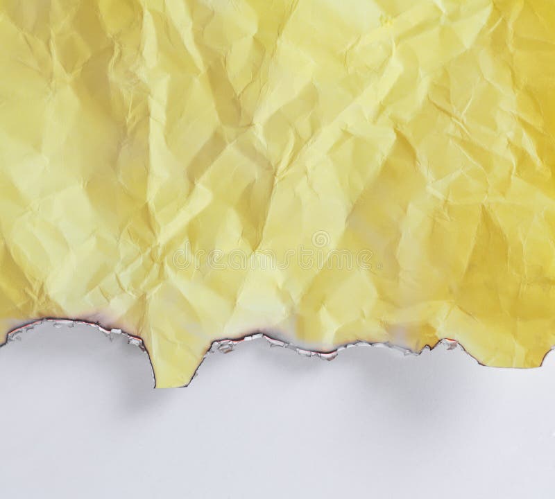 Documento Arrugado Amarillo Quemado Sobre El Fondo Blanco Foto de ...