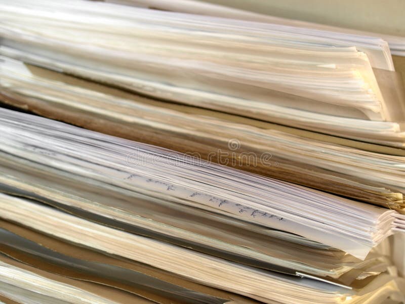 Documents Sur Papier De Bureau Image stock - Image du bureau, ramassage ...