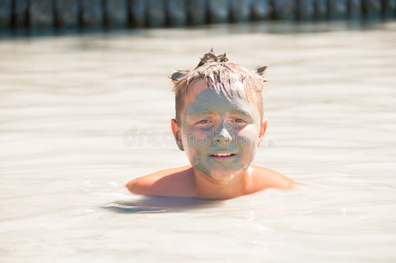 Dood Overzees Modderbad Op Het Strand Stock Afbeelding - Image of ...