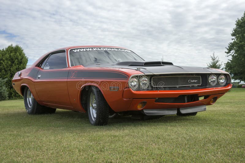 Dodge challenger editorial photo. Image of racing, muscle - 54813656