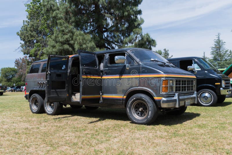 Dodge Ram Van En La Exhibición Fotografía editorial - Imagen de america ...