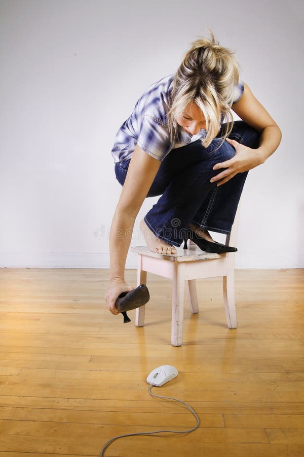 Doen schrikken door muis stock foto. Image of vrouw, vangst - 23248796