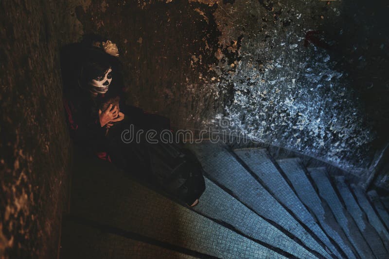 Doen schrikken meisje stock foto. Image of halloween - 77527568