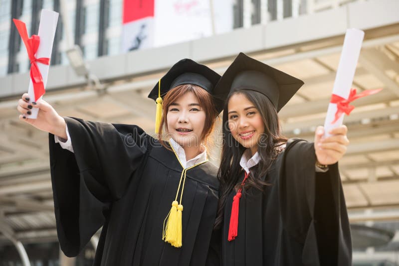 Doktorand- Kvinnastudenter I Avslutningdag Arkivfoto - Bild av ...