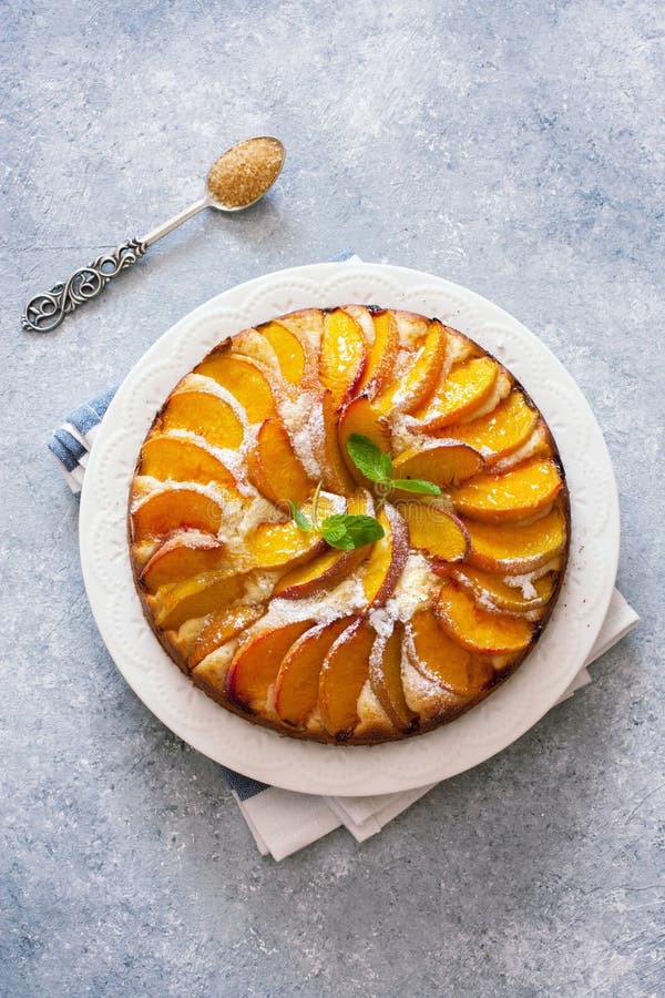Dolce della pesca immagine stock. Immagine di cucina - 107111697