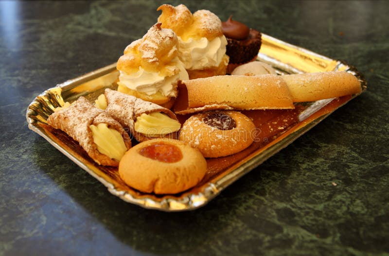 Dolce italiano immagine stock. Immagine di italiano, disco - 15553571