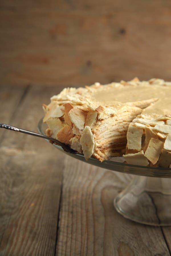 Dolce Napoleon Della Pasta Sfoglia Con Crema Fotografia Stock ...