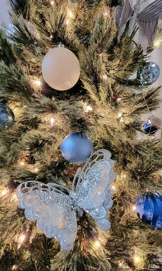 Dolly Parton Christmas Tree with Butterflies Stock Photo - Image of ...