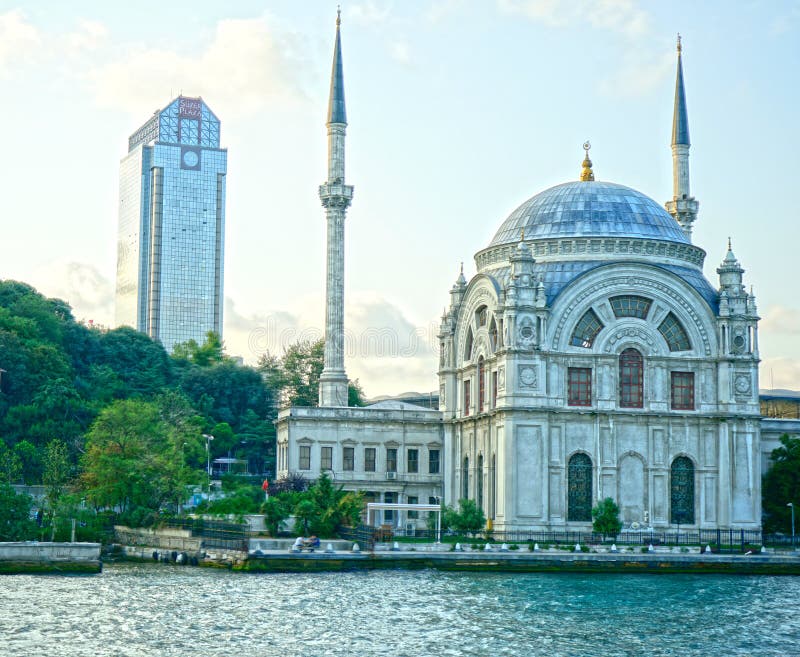 DolmabahÃ§e Masjed MosquÃ© Istanbul Stock Image - Image of blue, water ...