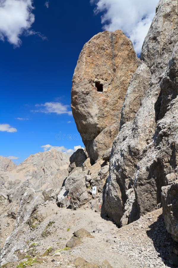 Dolomia - Roccia Di Costabella Immagine Stock - Immagine di nave, gamma ...