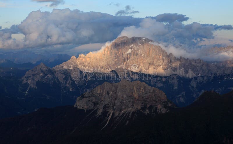 Dolomity zdjęcie stock. Obraz złożonej z podbieg, europejczycy - 20255892