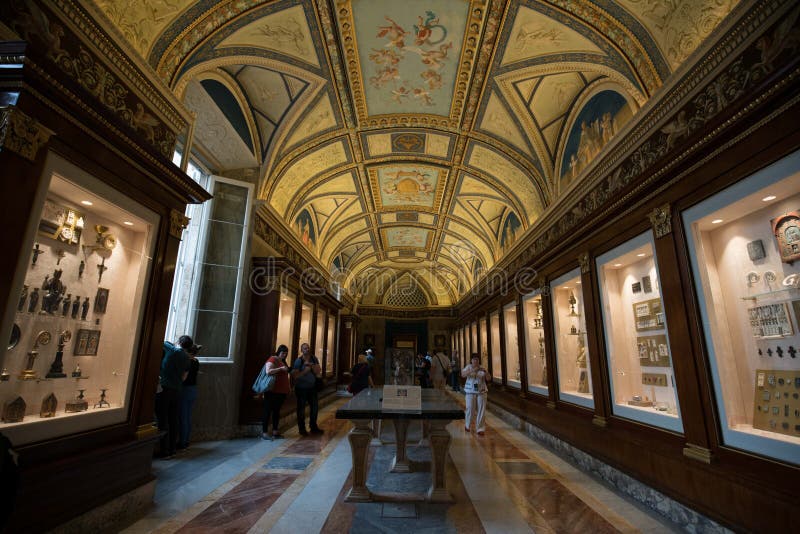 Domes and Exquisite Murals Inside the Vatican Museums Editorial Stock ...